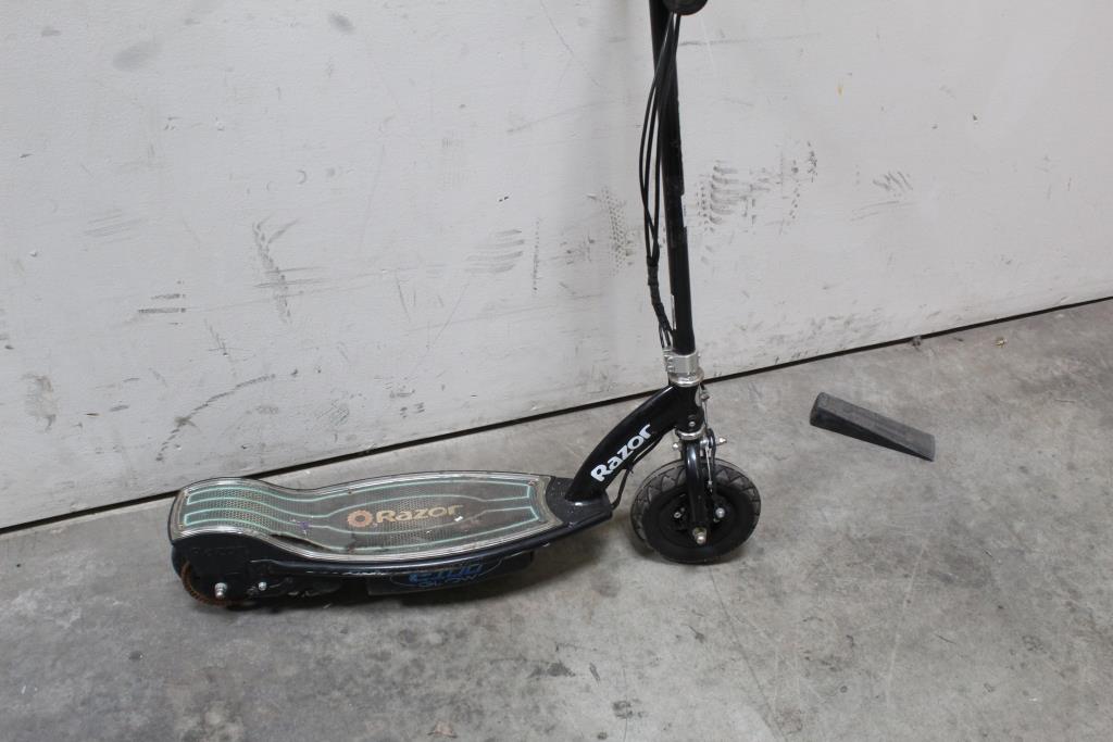Razor Electric Scooter E 100 Glow | Property Room