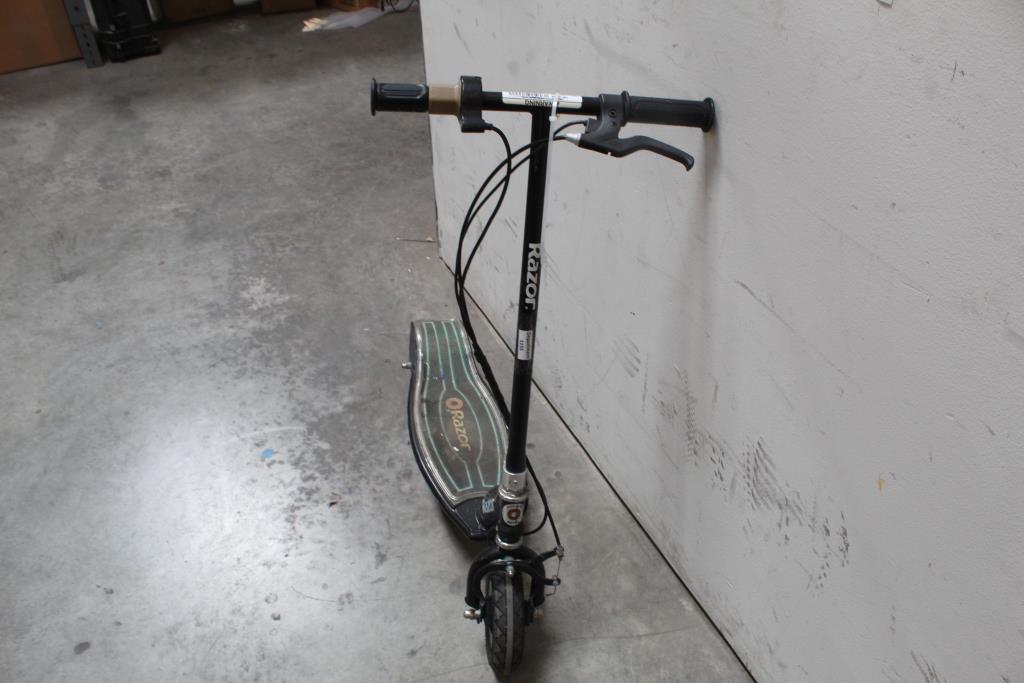 Razor Electric Scooter E 100 Glow | Property Room