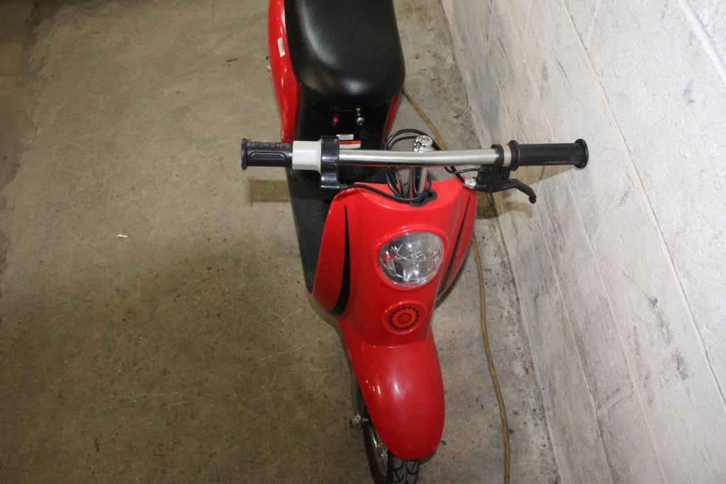Razor Hot Mod Electric Scooter | Property Room