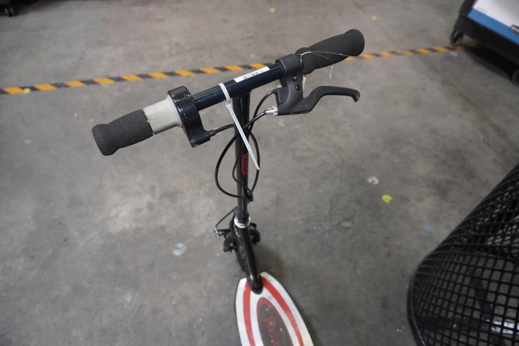 Razor Powercore E100 E-Scooter | Property Room