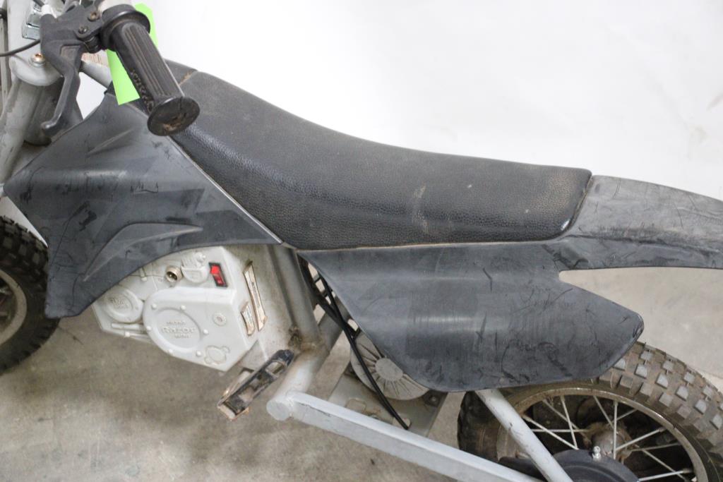 Razor Racing Electric Dirt Rocket | Property Room