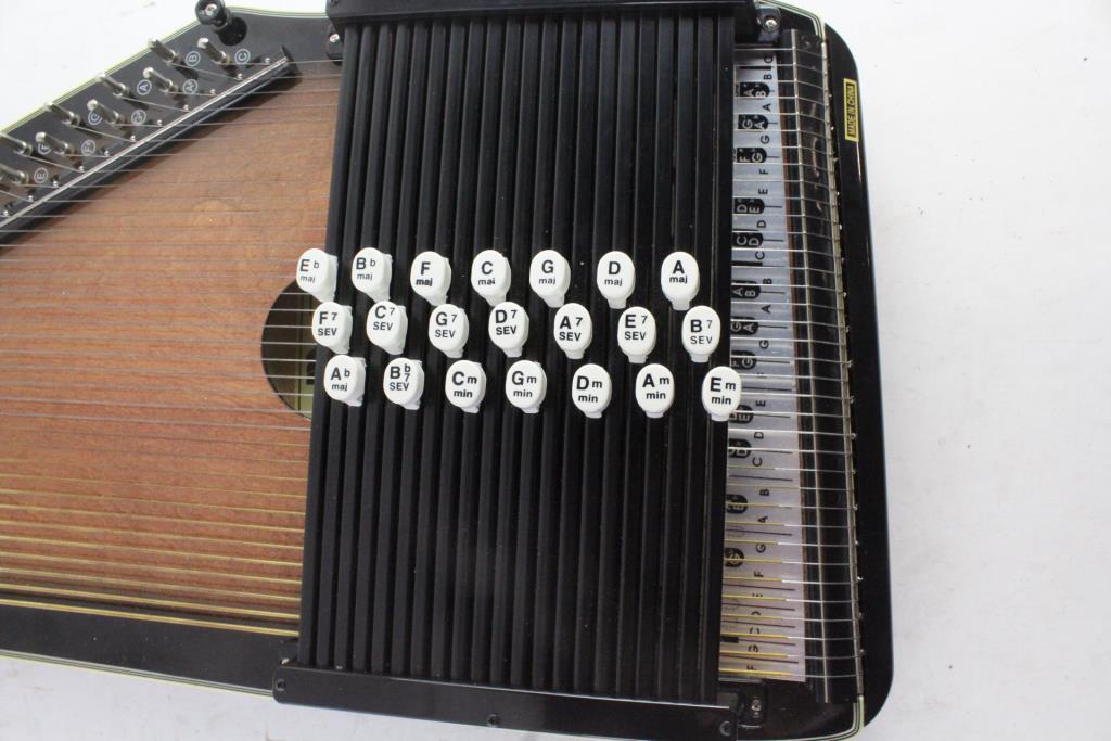 Rhythm Band Instruments, Inc. ChromAharp 21 Cord Auto Harp | Property Room