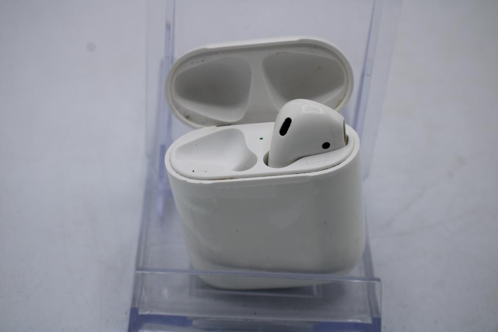 Right Apple AirPod With Charging Case | Property Room