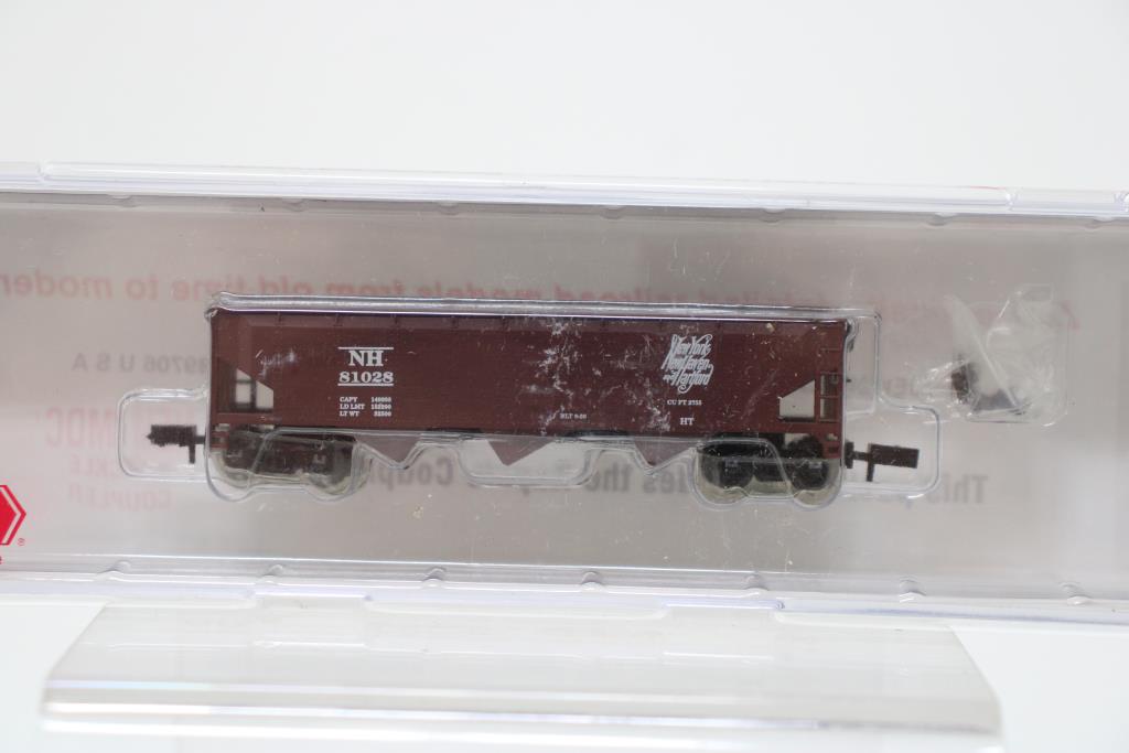 Roadhouse Products 40' 3-Bay Offset Hopper | Property Room