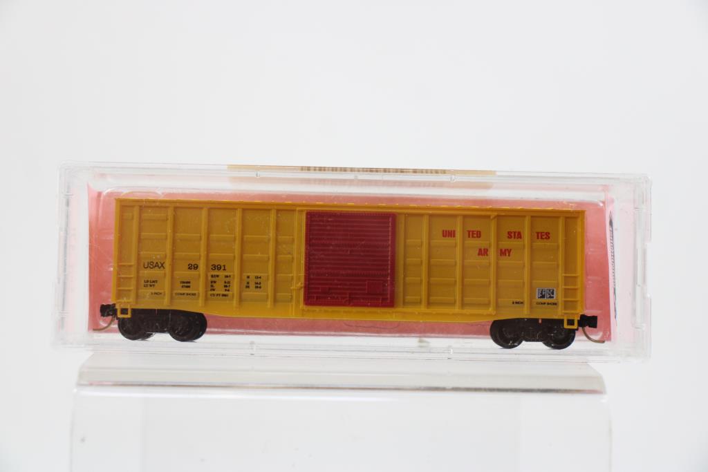 Roadhouse Products 50' PS Waffle Side Box Car U.S. Army | Property Room