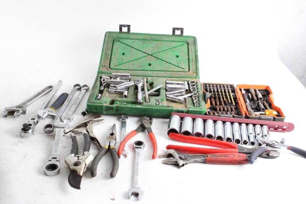 Rooster Toolbag With Various Tools, 30+ Pieces | Property Room