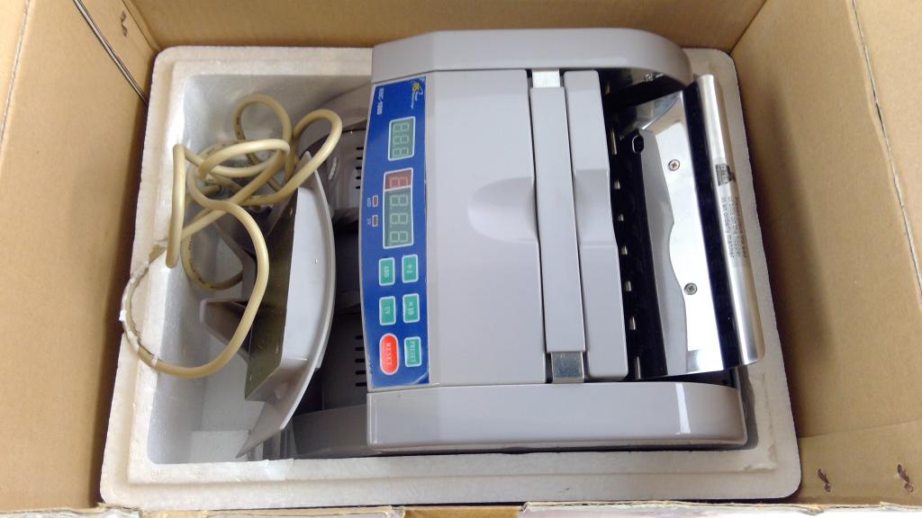 Royal Soverign Electric Bill Counter | Property Room