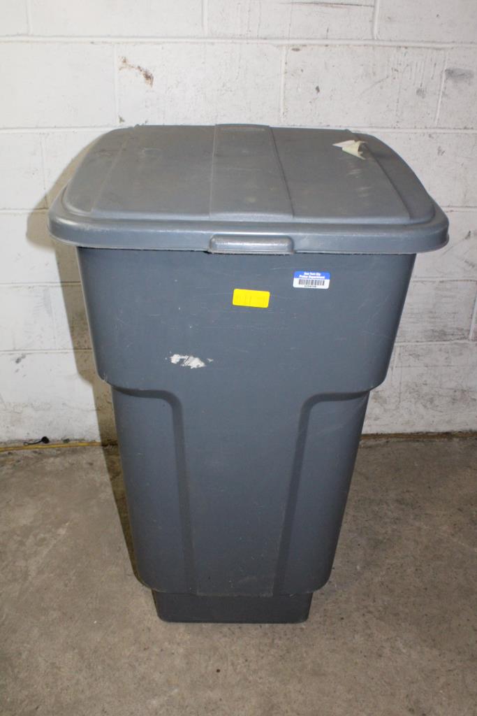 Rubbermaid Flip-Top 50Gal Trash Can | Property Room