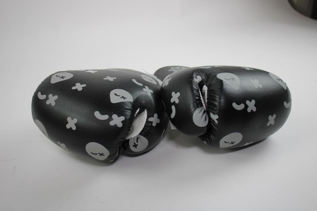Rumble Boxing Gloves, Black | Property Room