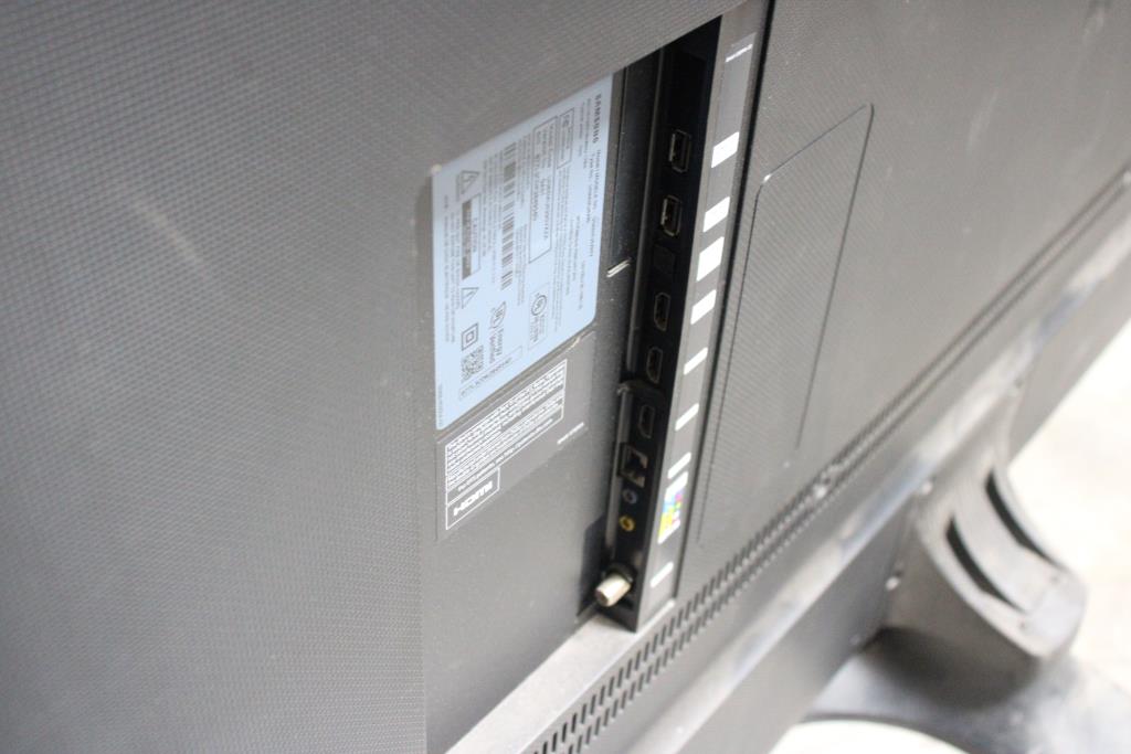 Samsung - 65" Class - LED - MU6290 Series - 2160p - Smart - 4K Ultra HD TV With HDR | Property Room