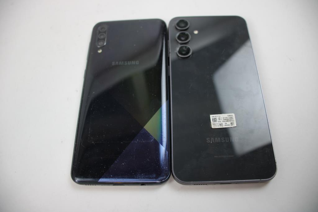 Samsung Cell Phone Lot, 2 Pieces | Property Room