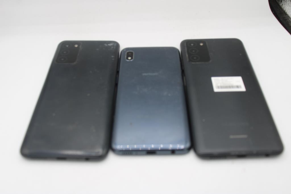 Samsung Cell Phone Lot, 3 Pieces, Sold For Parts | Property Room