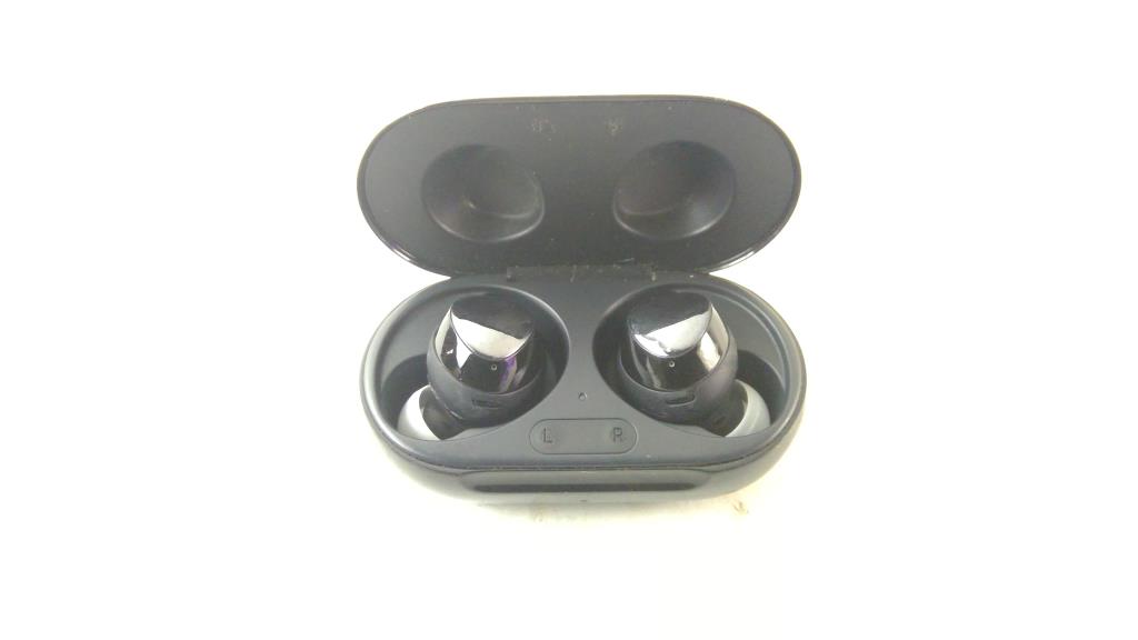 Samsung Earbuds | Property Room