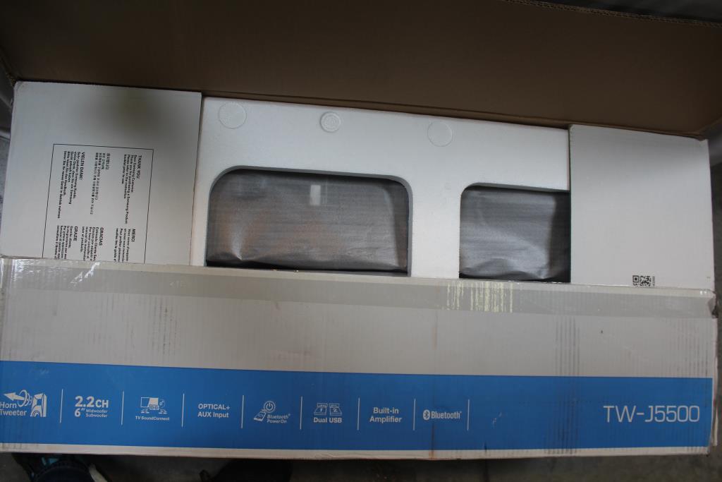 Samsung TW-J5500 Wireless Audio Sound Tower | Property Room