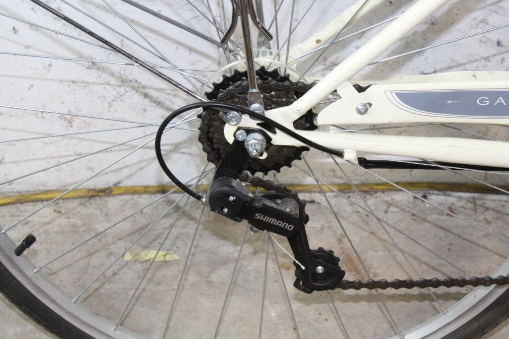 Schwinn Gateway Hybrid Bike | Property Room