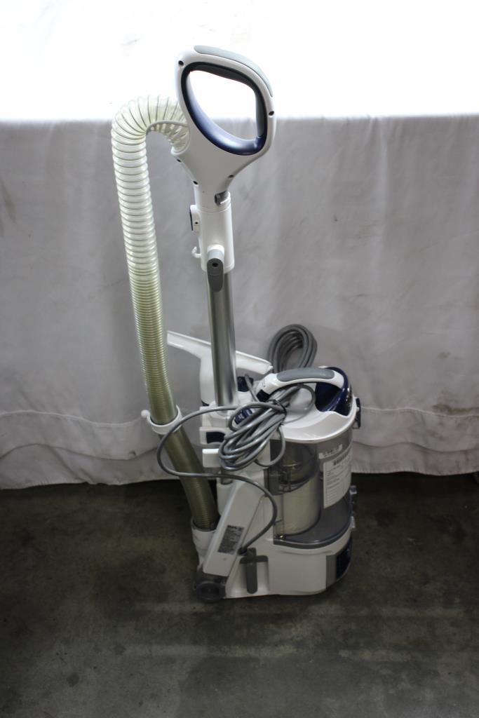 Shark NV500 26 Rotary Vacuum Cleaner | Property Room