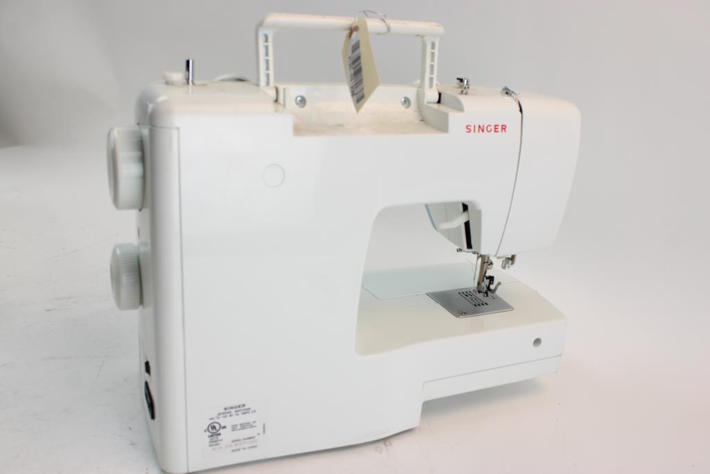 Singer Dewing Machine 120v 60Hz 0.6Amps - White | Property Room