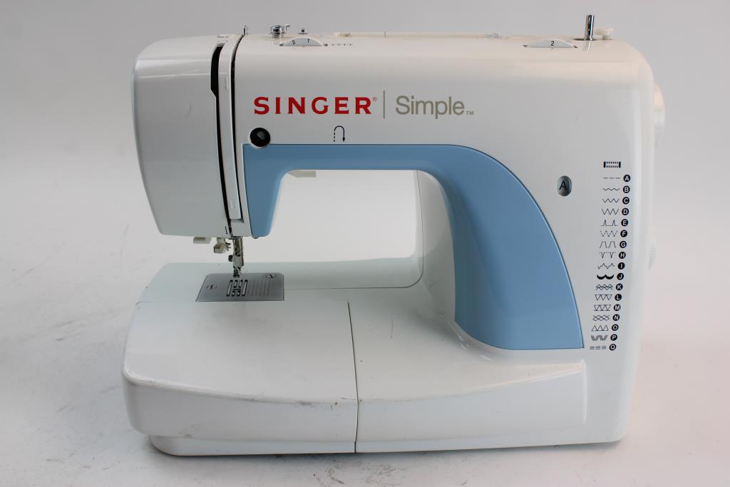 Singer Dewing Machine 120v 60Hz 0.6Amps - White | Property Room