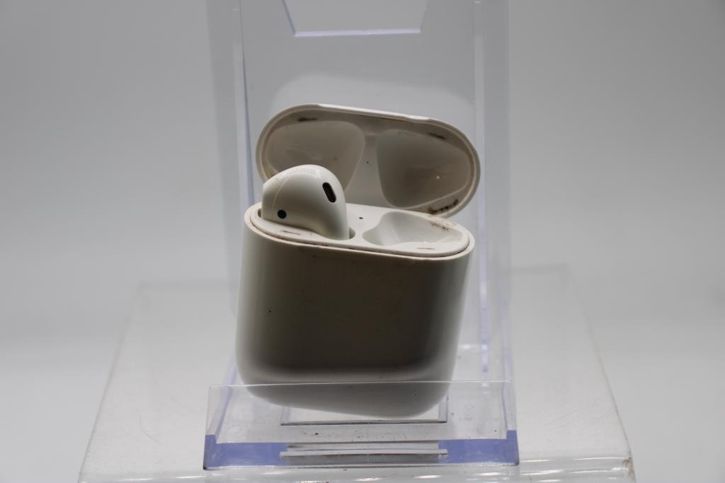 Single Apple AirPod With Charging Case | Property Room