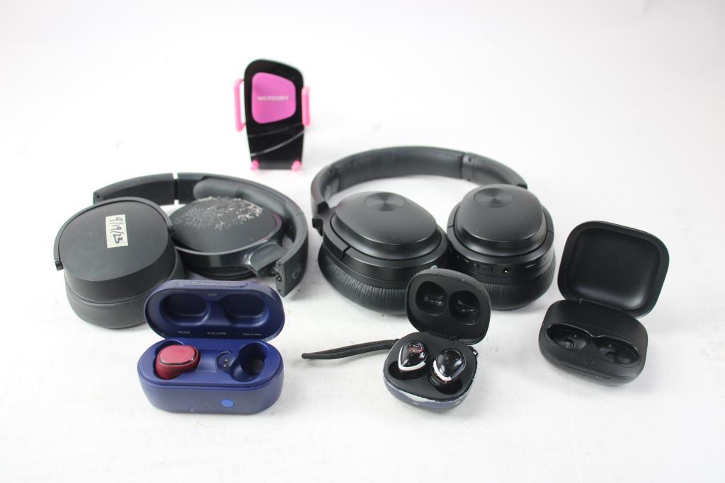 Skull Candy Headphones, Beats By Dr. Dre Bluetooth Earphones, And More ...