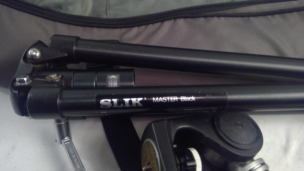 Slik Master Black Tripod. 6118 | Property Room