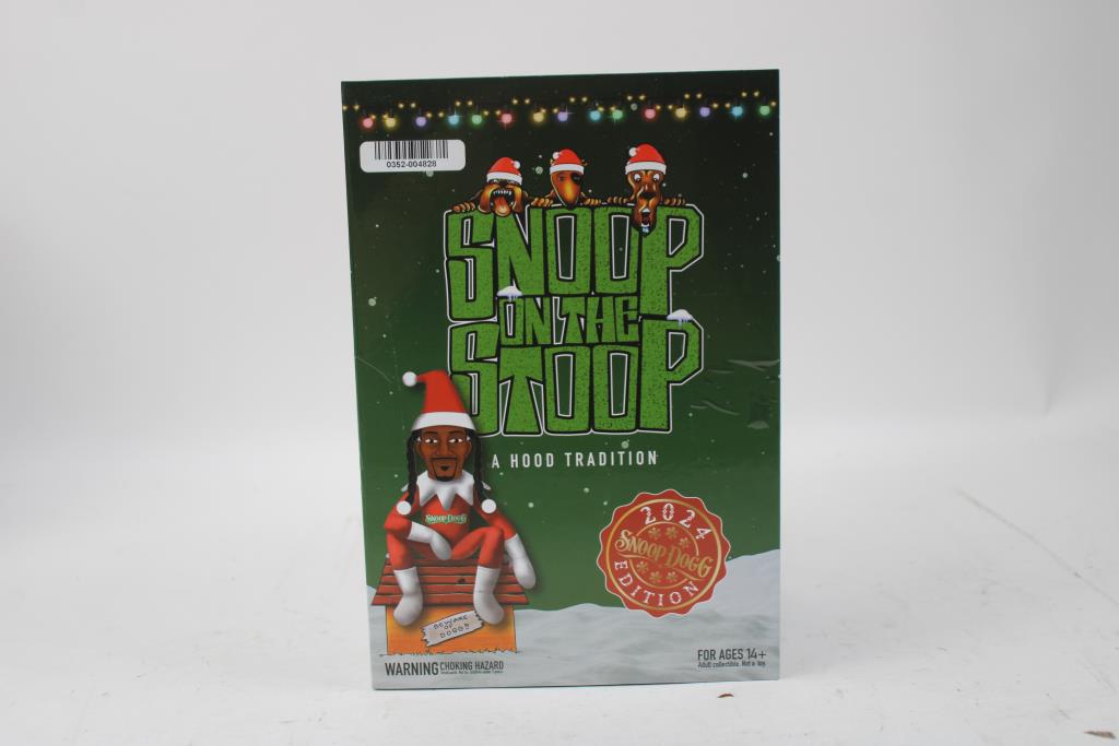 Snoop On The Stoop, 2 Pieces | Property Room