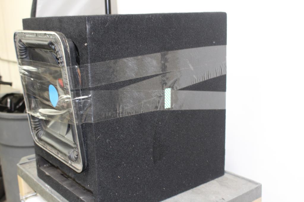 Solo-Baric Kicker Subwoofer Box With Speaker | Property Room