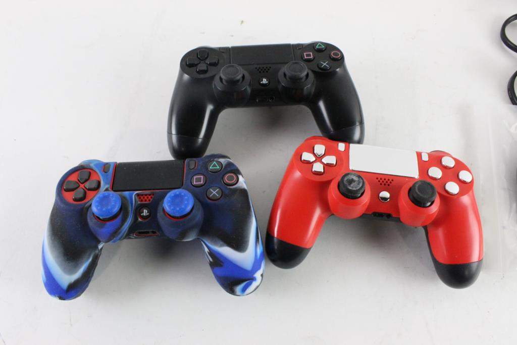 Sony Playstation 4 Controllers And More, 6 Pieces | Property Room