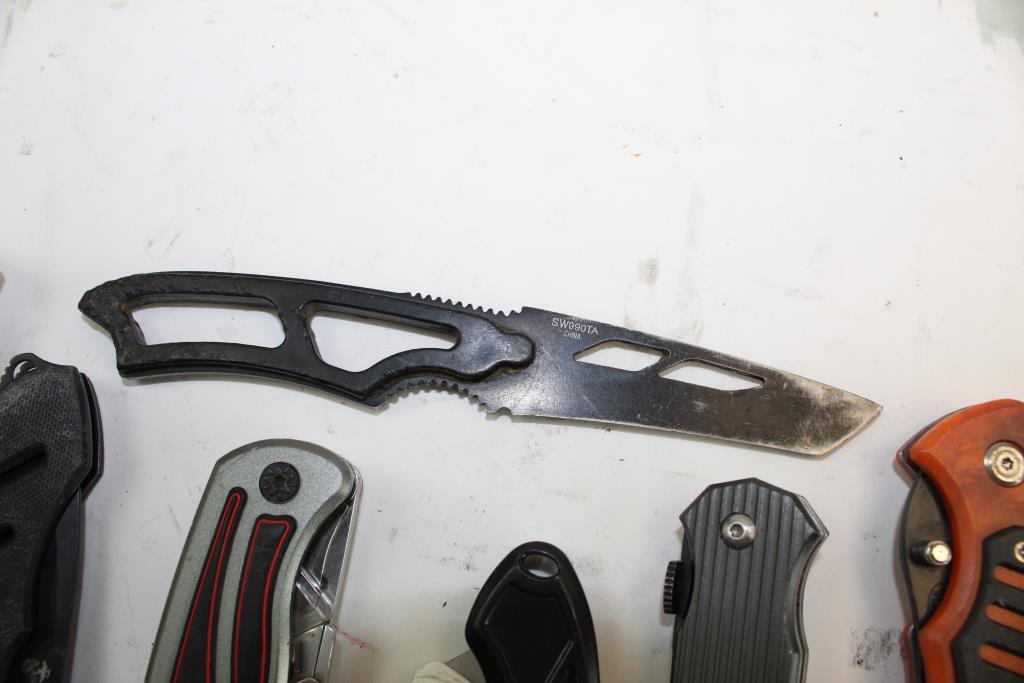 Spyderco, Husky, Usmc, & More Assorted Knives; 5+ Pieces | Property Room