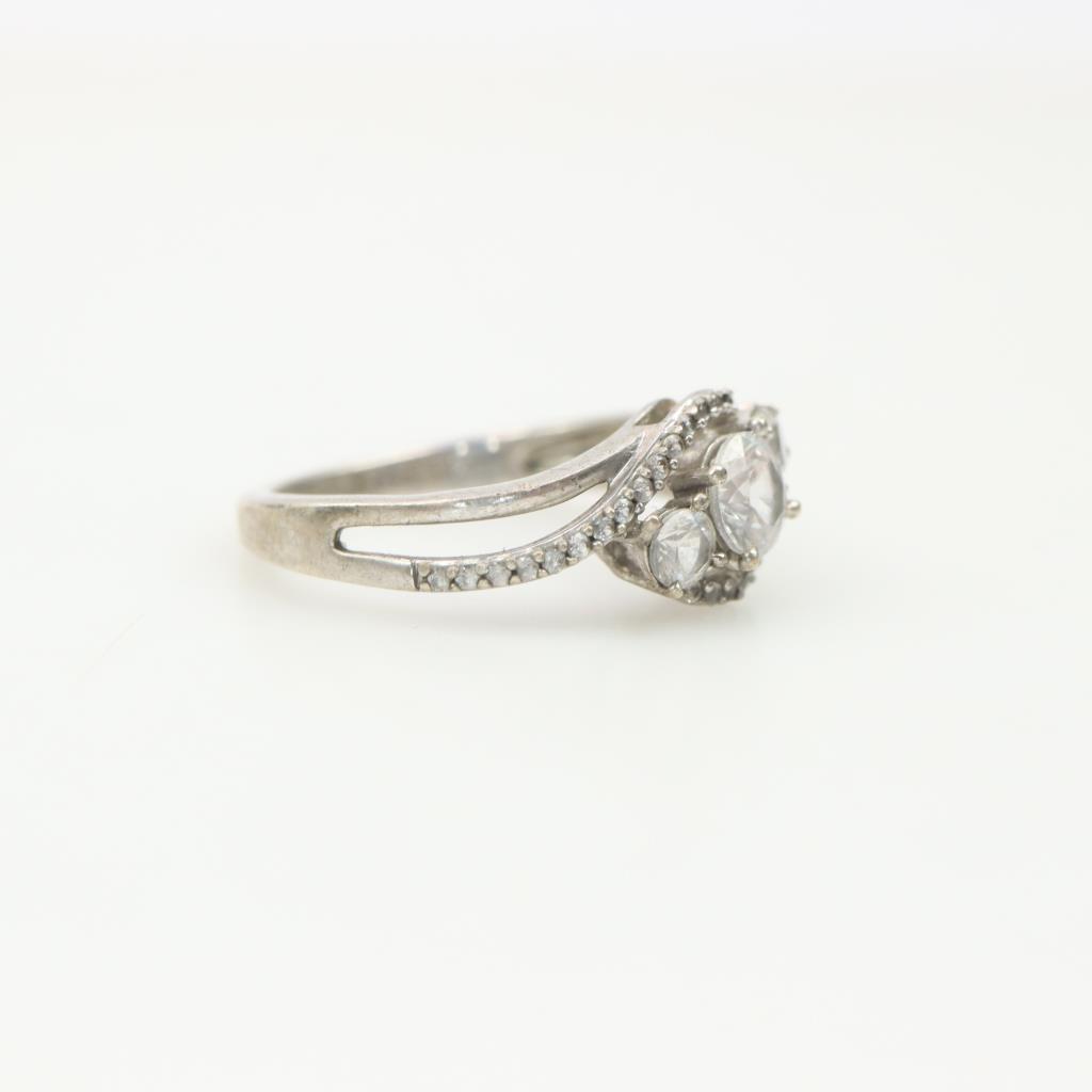 Sterling Silver Bypass 3 Stone Ring | Property Room