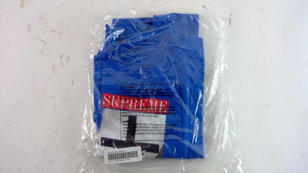 Supreme T-Shirt Size M | Property Room