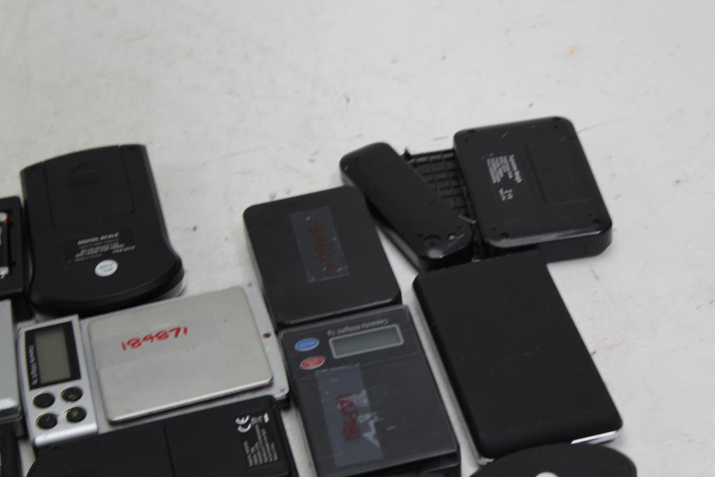 Supreme Weigh, Weigh Max+ More Assorted Scales 15 Peices | Property Room