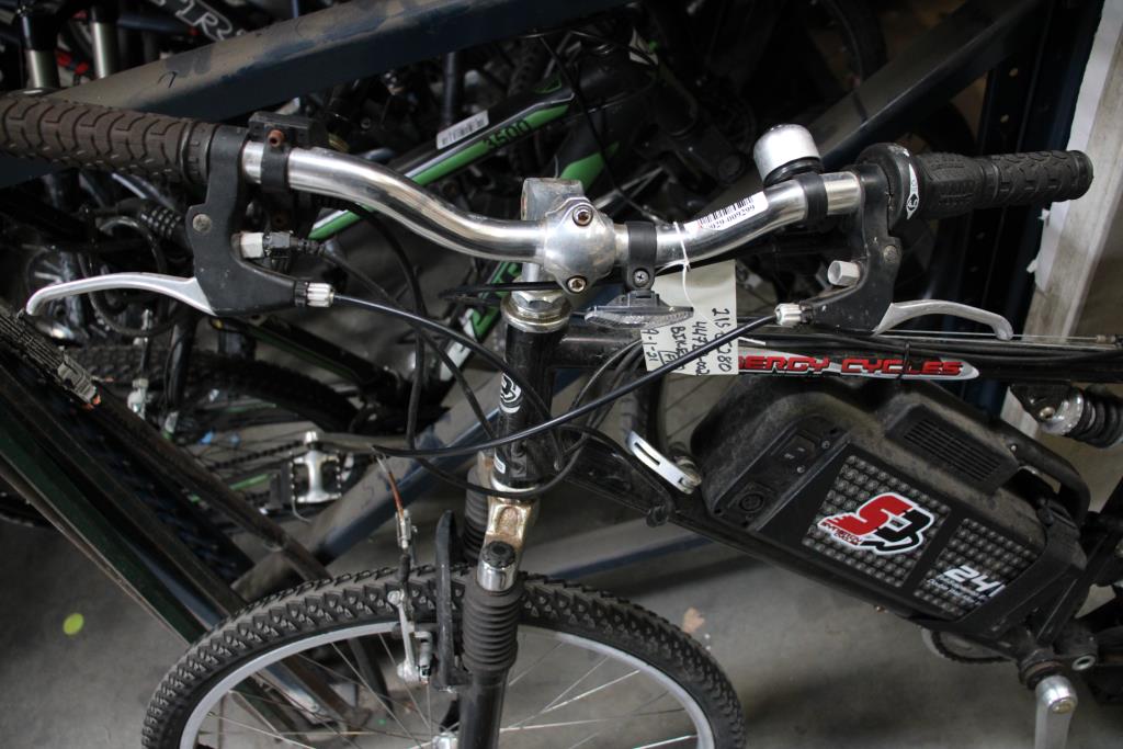 SYNERGY CYCLES 7-SPEED TWIN SHOCK REAR SUSPENSION E BIKE | Property Room