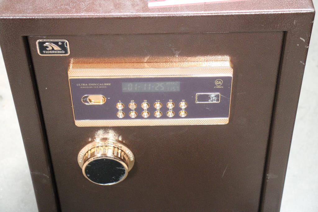 Tiger King Digital Safe, Keys Included | Property Room