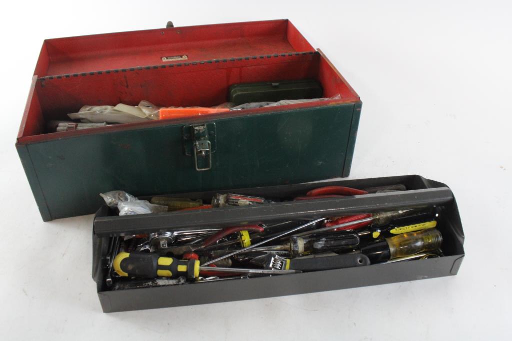 Toolbox With Assorted Hand Tools, 30+ Pieces | Property Room