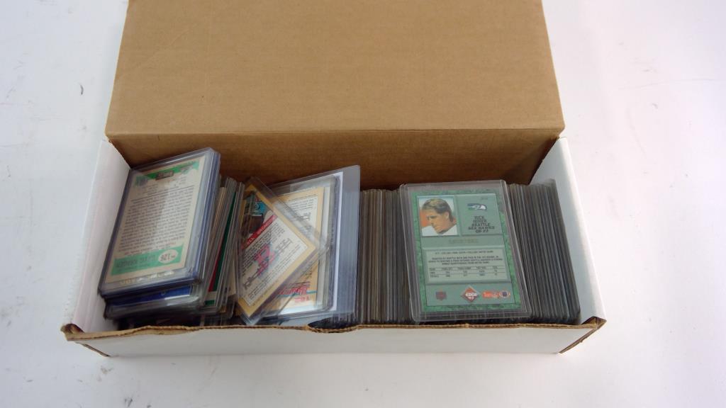 Topps NFL Trading Cards, 10+ Pieces | Property Room