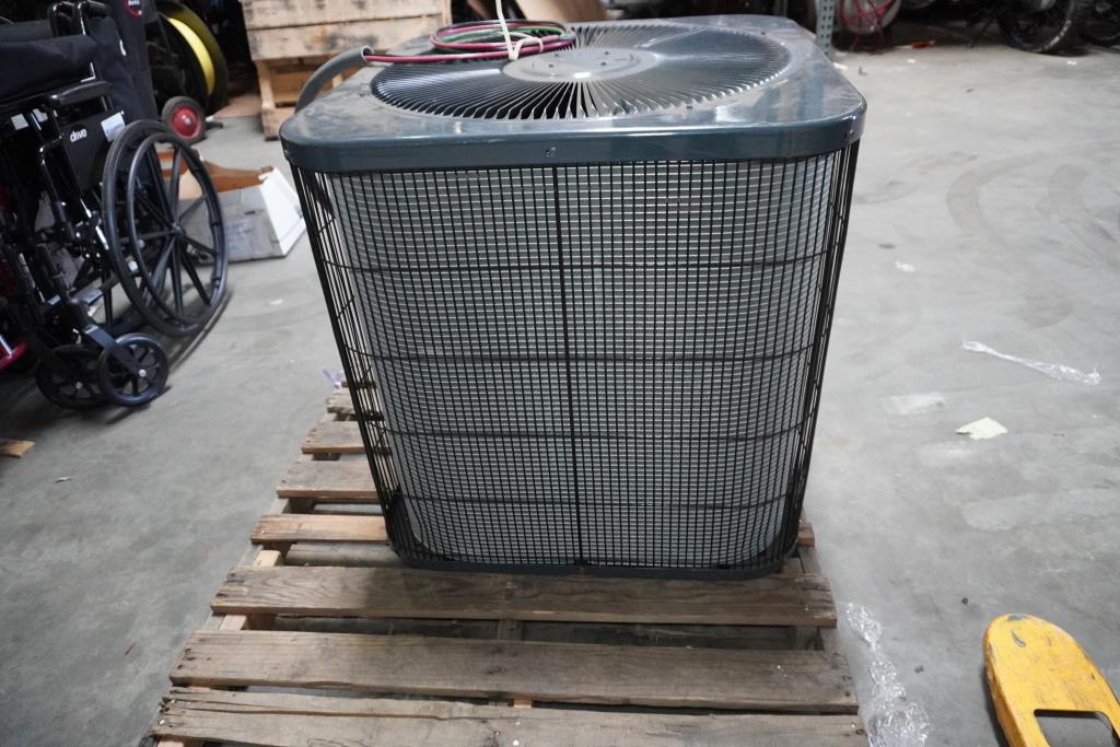Trane 2TTM3060A1000AA Central Air Conditioner | Property Room