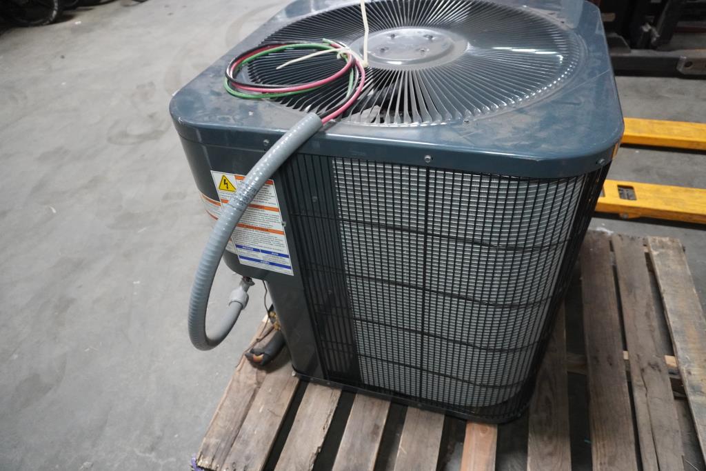 Trane 2TTM3060A1000AA Central Air Conditioner | Property Room