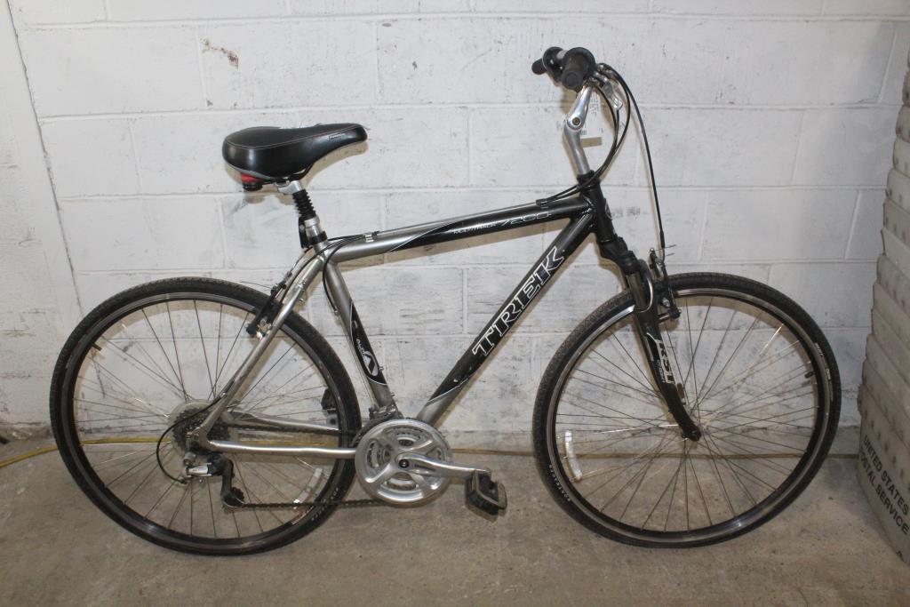 Trek Multitrack 7200 Hybrid Bike | Property Room