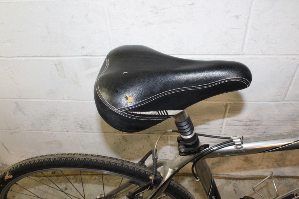 Trek Multi-Track 7300 Hybrid Bike | Property Room