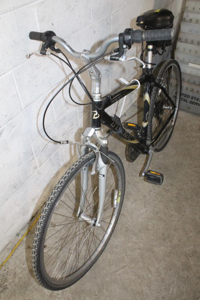 Trek Multitrack 7300 Hybrid Bike | Property Room