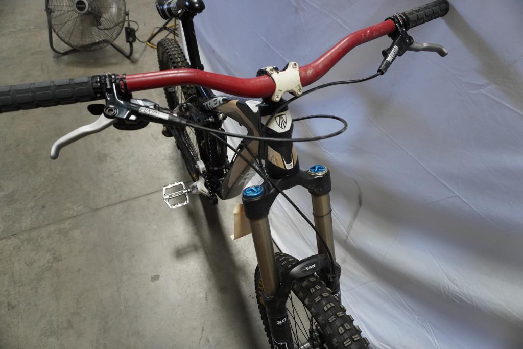 Trek Scratch 8 Full Suspension 26 Inch Mountain Bike | Property Room