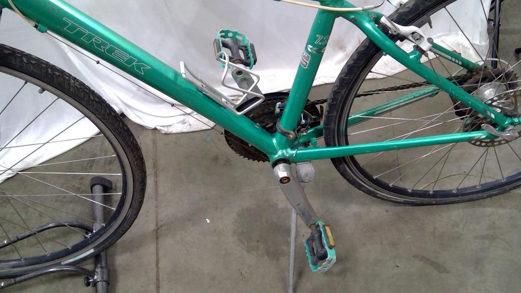 Trek Seventwo Road Bike | Property Room