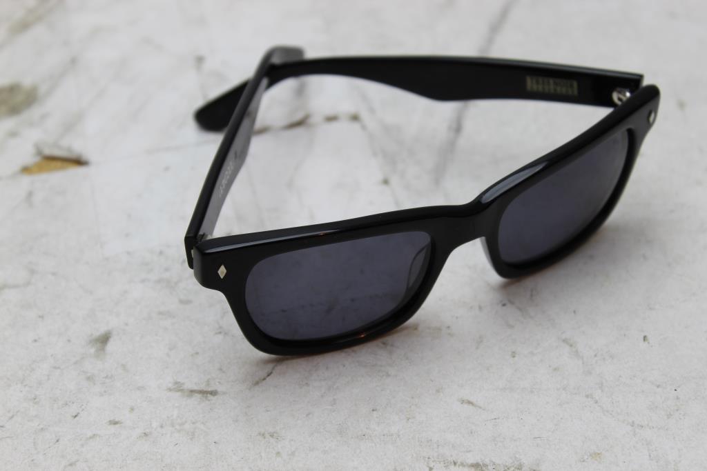 Tres Noir Men's Sunglasses | Property Room