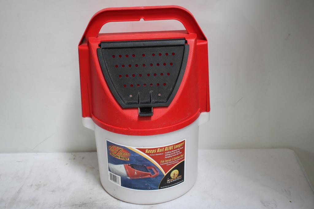 Trolling Bucket And Fishing Net, 2 Pieces | Property Room