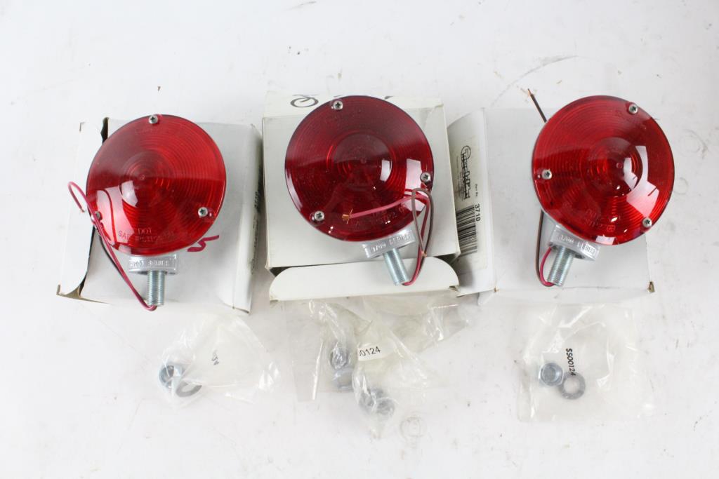 TruckLite Signal-stat Red Light, 3 Pieces | Property Room