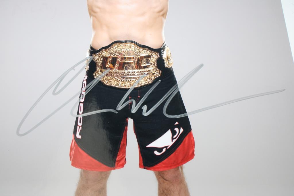 Ufc Fighter Photograph With Signature | Property Room