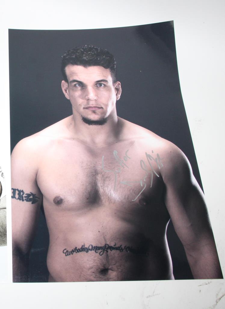 Ufc Fighter Photograph With Signature | Property Room
