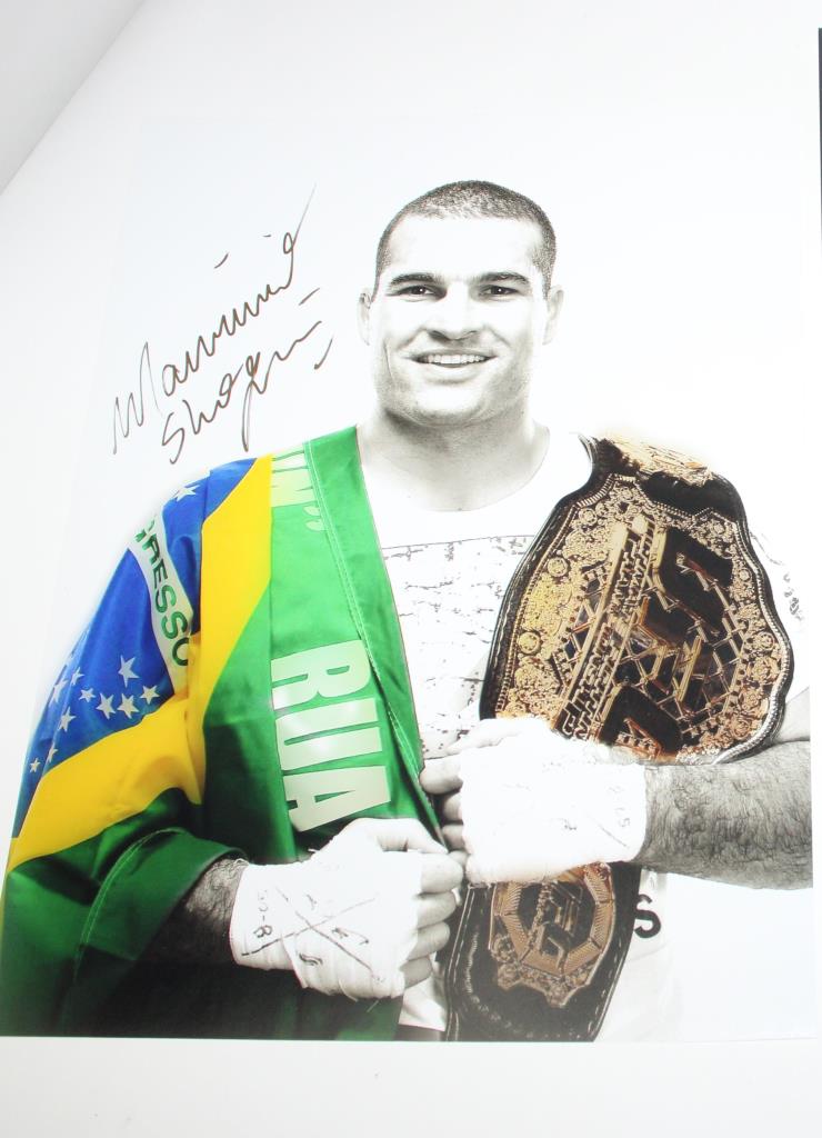 Ufc Fighter Photograph With Signature | Property Room