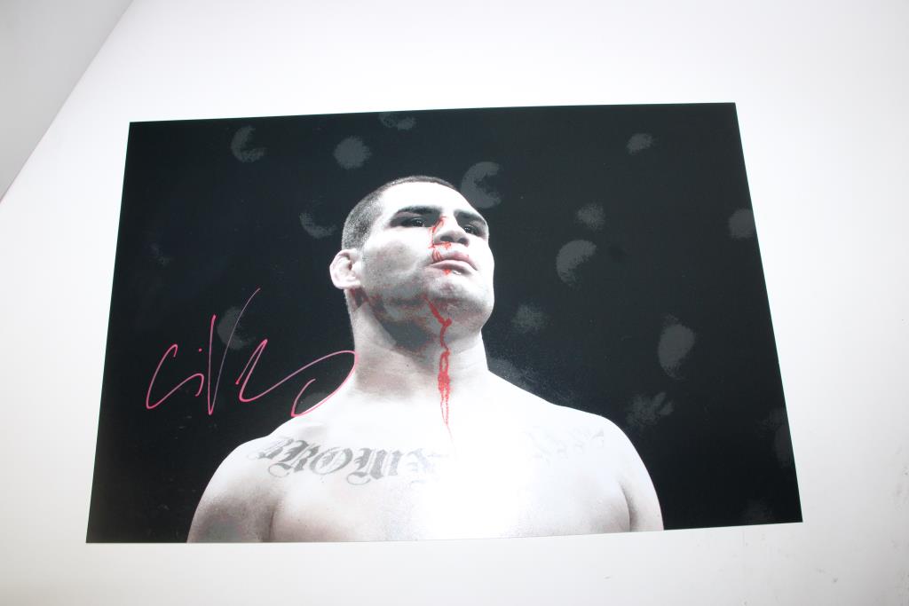 Ufc Fighter Photograph With Signature | Property Room